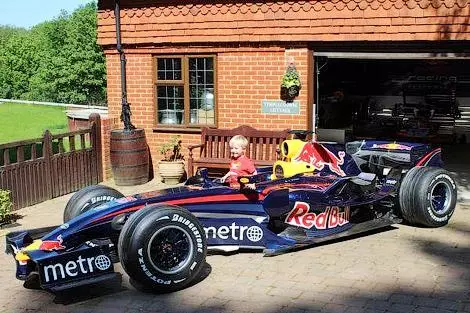 The RED Bull car from the private collection was put up for sale 90315_4