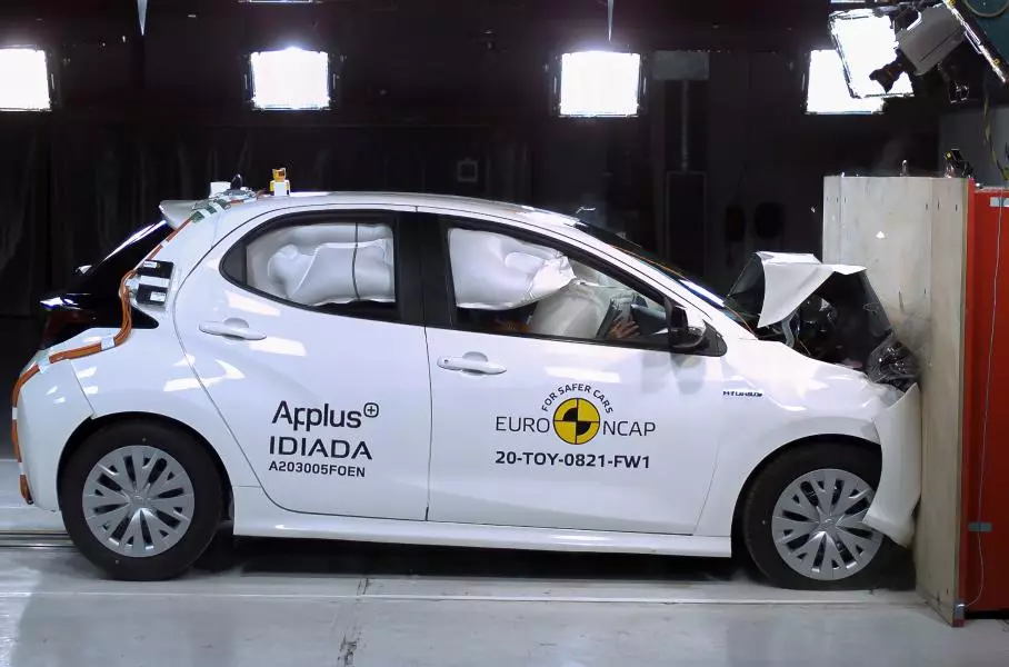 Toyota Yaris wurde das erste Auto, das den Crash-Test gemäß den neuen Regeln bestanden hat 9082_2