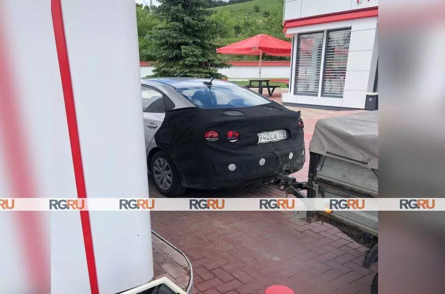 In Russia, photographed mysterious Hyundai Solaris in disguise 912_2