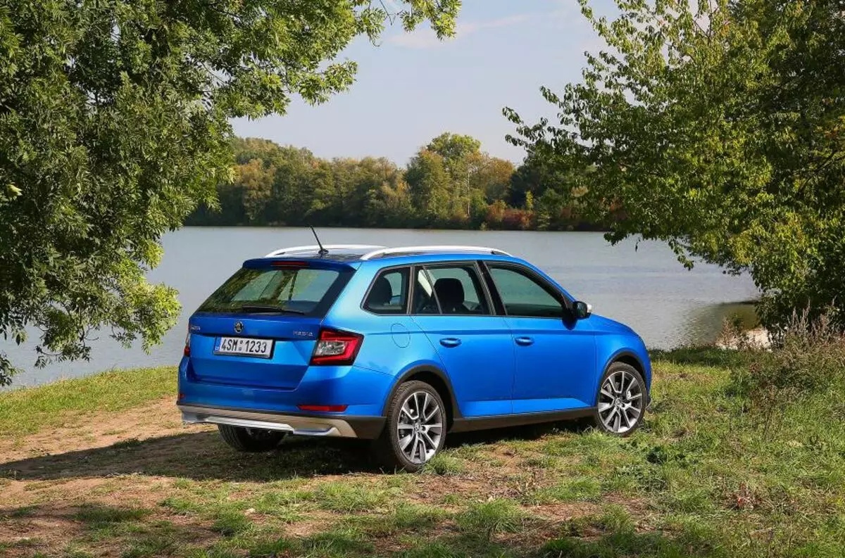 Aggiornato Universal Skoda Fabia ha ricevuto una versione sovragoppiata 9150_3