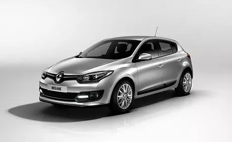 Ruble prices for updated Renault Megane became known. 92340_4