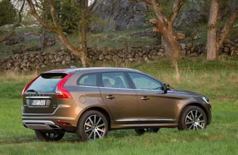 All-wheel drive Volvo XC60 received a new engine in Russia 92431_3