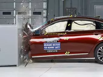 New Hyundai Genesis received the highest appreciation for the crash test in the USA 92865_1