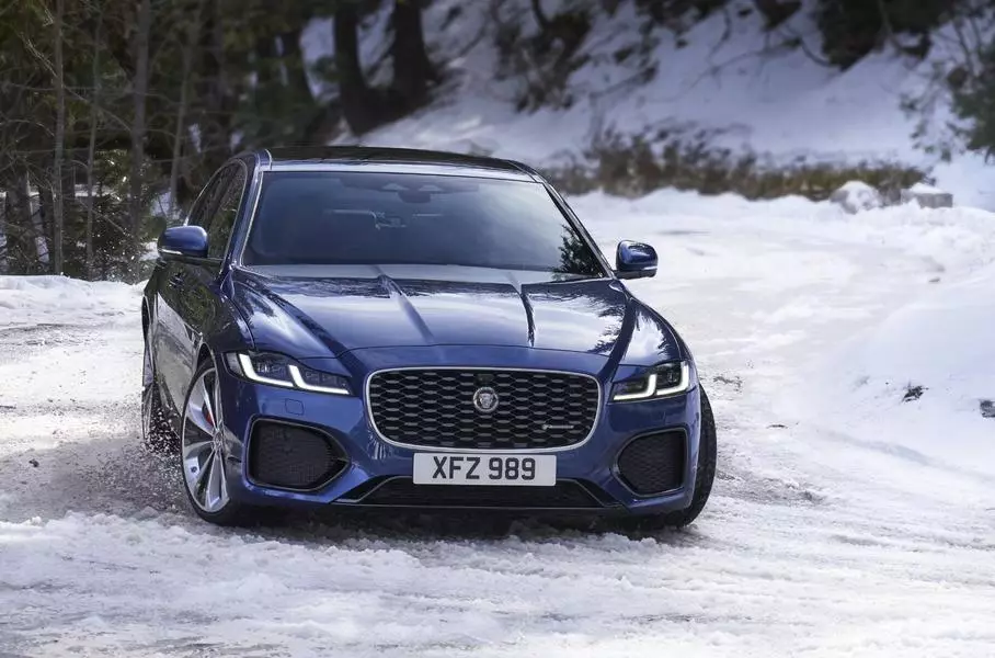 Jaguar hat eine Ernennung eines aktualisierten XF in Russland eröffnet