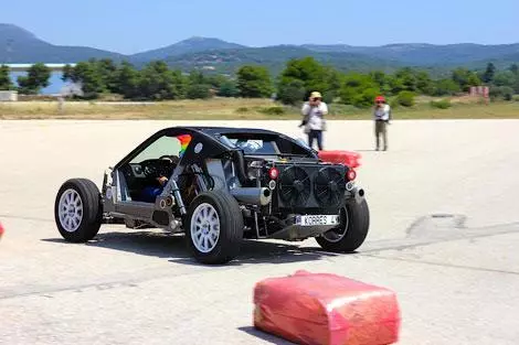 Greek inventor presented off-road supercar 97790_3