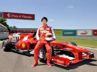 Kobayashi will pass on the Ferrari car near the walls of the Moscow Kremlin 97876_1