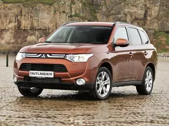 To Russia got Mitsubishi Outlander with a three-liter motor 98187_1