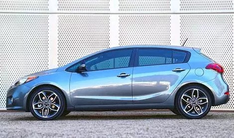 Kia published photos of the new hatchback Cerato 99591_2