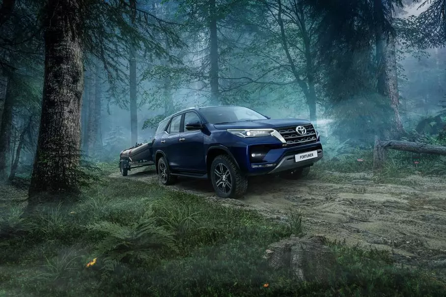 Toyota သည်ရုရှားအတွက် Hilux နှင့် Fortuner ကိုနောက်ဆုံးပေါ် 9980_1